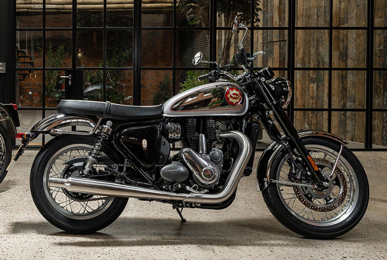 BSA lance la Gold Star 650 Shadow Black - Urbaanews...